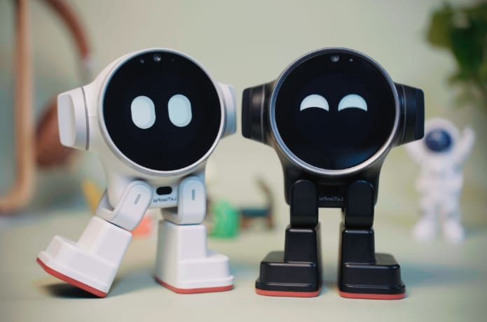 Rux Robot: Fun and Practical Desktop AI Robot | Indiegogo
